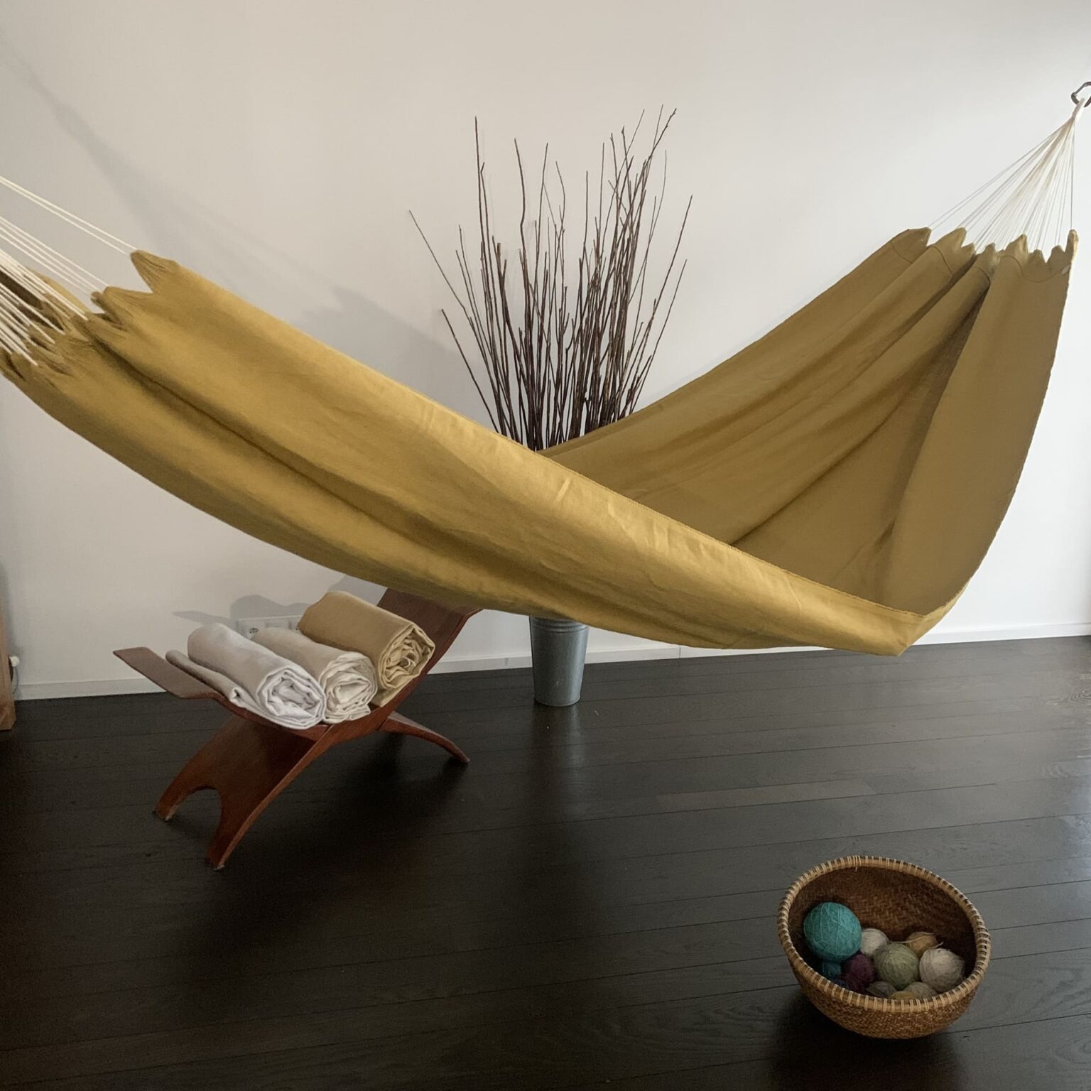 Hamac d'intérieur en lin moutarde - Lunhamac